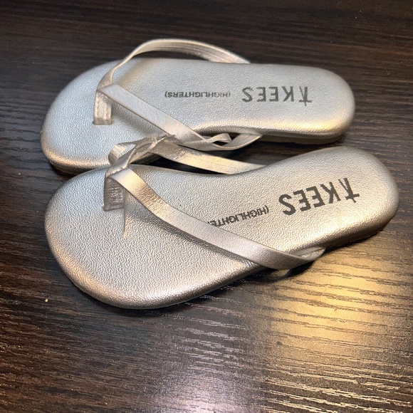 TKEES | Shoes | Tkees Highlighters Flip Floplittle Girls Mini Metallics ...